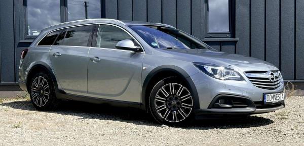 Blue Opel Insignia 2013 in Klaipeda, with an engine capacity of 2.00 L and mileage of 215 thousand km for 6499 €, photo 3 on AUTOMOTO.COM.LV
