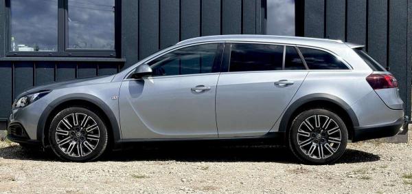 Blue Opel Insignia 2013 in Klaipeda, with an engine capacity of 2.00 L and mileage of 215 thousand km for 6499 €, photo 5 on AUTOMOTO.COM.LV