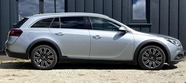 Blue Opel Insignia 2013 in Klaipeda, with an engine capacity of 2.00 L and mileage of 215 thousand km for 6500 €, photo 5 on AUTOMOTO.COM.LV