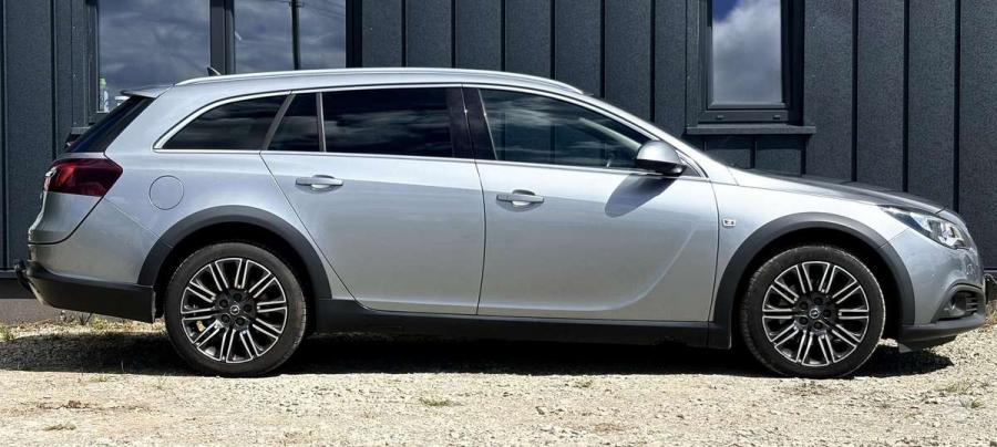 Blue Opel Insignia 2013 in Klaipeda, with an engine capacity of 2.00 L and mileage of 215 thousand km for 6500 €, photo 6 on AUTOMOTO.COM.LV
