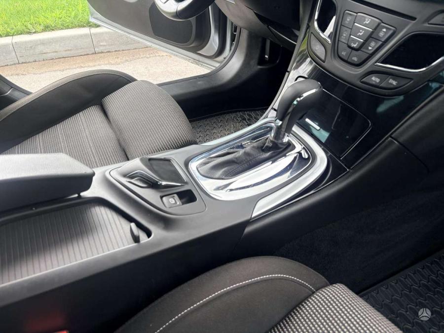 Blue Opel Insignia 2013 in Klaipeda, with an engine capacity of 2.00 L and mileage of 215 thousand km for 6200 €, photo 20 on AUTOMOTO.COM.LV