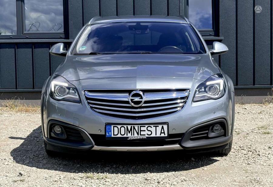 Blue Opel Insignia 2013 in Klaipeda, with an engine capacity of 2.00 L and mileage of 215 thousand km for 5900 €, photo 3 on AUTOMOTO.COM.LV