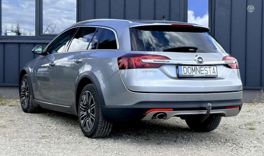 Blue Opel Insignia 2013 in Klaipeda, with an engine capacity of 2.00 L and mileage of 215 thousand km for 5900 €, photo 4 on AUTOMOTO.COM.LV
