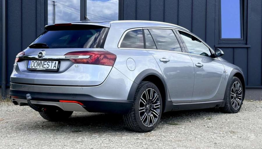 Blue Opel Insignia 2013 in Klaipeda, with an engine capacity of 2.00 L and mileage of 215 thousand km for 5900 €, photo 5 on AUTOMOTO.COM.LV