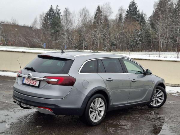 Blue Opel Insignia 2014 in Vilnius, with an engine capacity of 1.96 L and mileage of 190 thousand km for 6800 €, photo 3 on AUTOMOTO.COM.LV