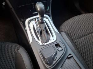 Zils Opel Insignia 2014 Viļņa, ar dzinēja tilpumu 1.96 L un nobraukumu 190 tūkst. km par 5800 €, foto 18 vietnē AUTOMOTO.COM.LV