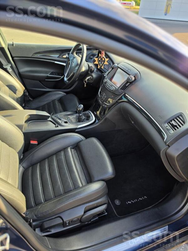 Blue Opel Insignia 2014 in Daugavpils, with an engine capacity of 2.00 L and mileage of 301 thousand km for 5000 €, photo 10 on AUTOMOTO.COM.LV