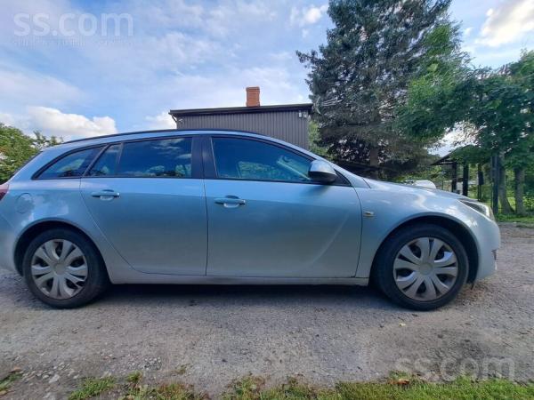 Blue Opel Insignia 2014 in Riga, with an engine capacity of 2.00 L and mileage of 350 thousand km for 2200 €, photo 1 on AUTOMOTO.COM.LV
