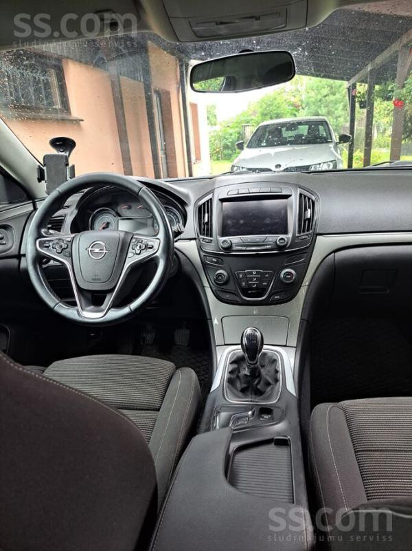 Blue Opel Insignia 2014 in Riga, with an engine capacity of 2.00 L and mileage of 350 thousand km for 2200 €, photo 3 on AUTOMOTO.COM.LV