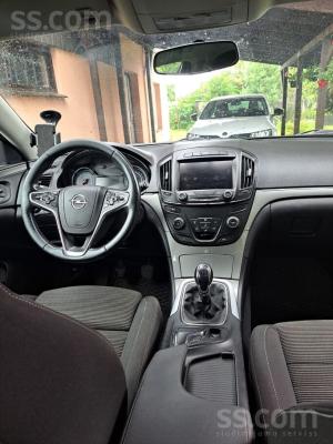 Blue Opel Insignia 2014 in Riga, with an engine capacity of 2.00 L and mileage of 350 thousand km for 2200 €, photo 4 on AUTOMOTO.COM.LV