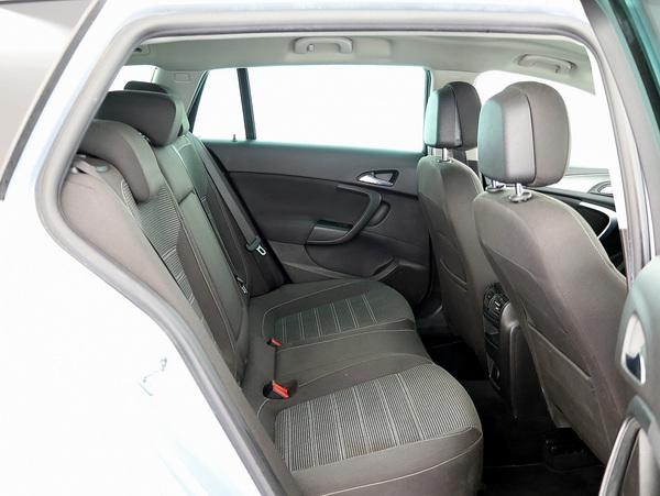 Blue Opel Insignia 2014 in Tallinn, with an engine capacity of 2.00 L and mileage of 306 thousand km for 2999 €, photo 8 on AUTOMOTO.COM.LV