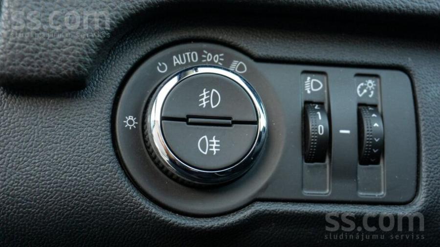 Zils Opel Insignia 2015 Rīga, ar dzinēja tilpumu 1.60 L un nobraukumu 271 tūkst. km par 6190 €, foto 23 vietnē AUTOMOTO.COM.LV