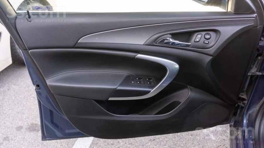 Zils Opel Insignia 2015 Rīga, ar dzinēja tilpumu 1.60 L un nobraukumu 271 tūkst. km par 6190 €, foto 24 vietnē AUTOMOTO.COM.LV