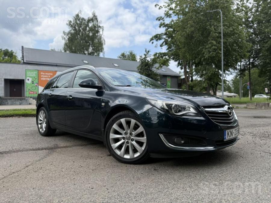 Blue Opel Insignia 2016 in Riga, with an engine capacity of 2.00 L and mileage of 183 thousand km for 7400 €, photo 1 on AUTOMOTO.COM.LV