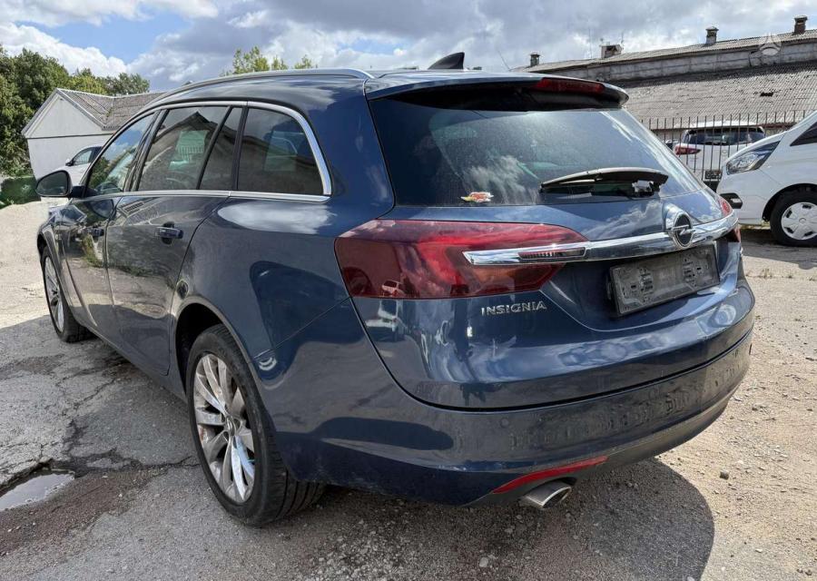 Blue Opel Insignia 2016 in Siauliai, with an engine capacity of 1.96 L and mileage of 176 thousand km for 3350 €, photo 5 on AUTOMOTO.COM.LV