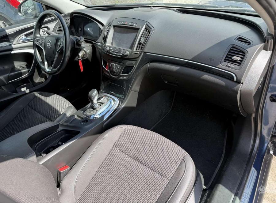 Blue Opel Insignia 2016 in Siauliai, with an engine capacity of 1.96 L and mileage of 176 thousand km for 3350 €, photo 8 on AUTOMOTO.COM.LV