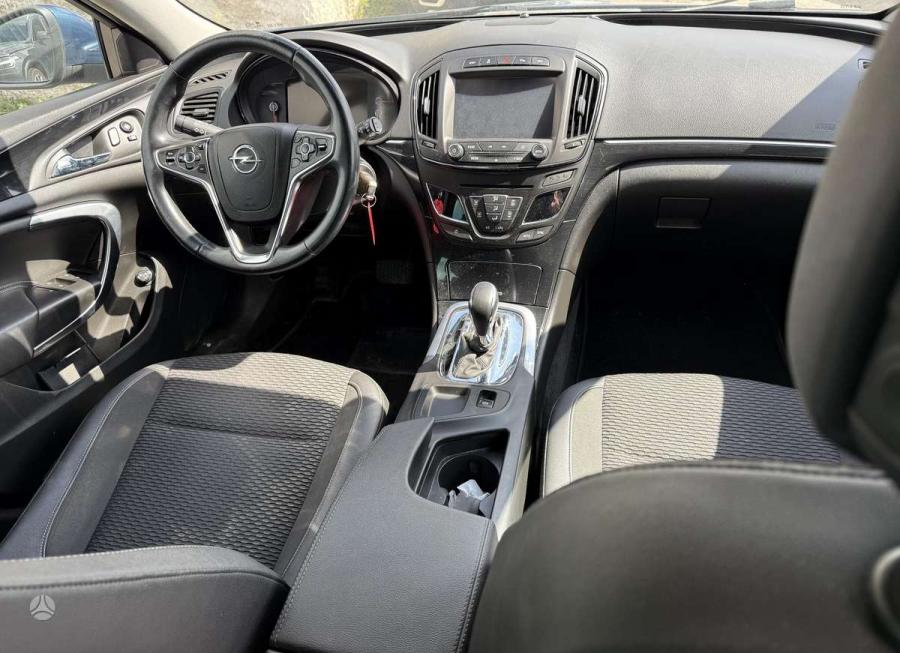 Blue Opel Insignia 2016 in Siauliai, with an engine capacity of 1.96 L and mileage of 176 thousand km for 3350 €, photo 10 on AUTOMOTO.COM.LV