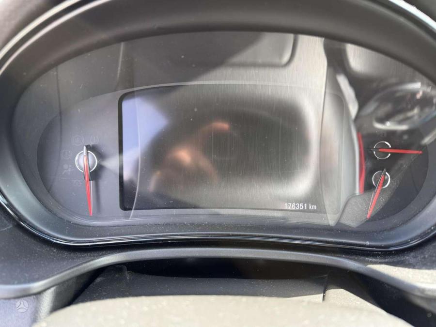 Blue Opel Insignia 2016 in Siauliai, with an engine capacity of 1.96 L and mileage of 176 thousand km for 3350 €, photo 15 on AUTOMOTO.COM.LV