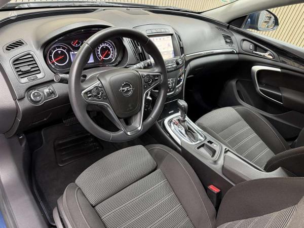Blue Opel Insignia 2016 in Marijampole, with an engine capacity of 1.96 L and mileage of 251 thousand km for 5999 €, photo 3 on AUTOMOTO.COM.LV