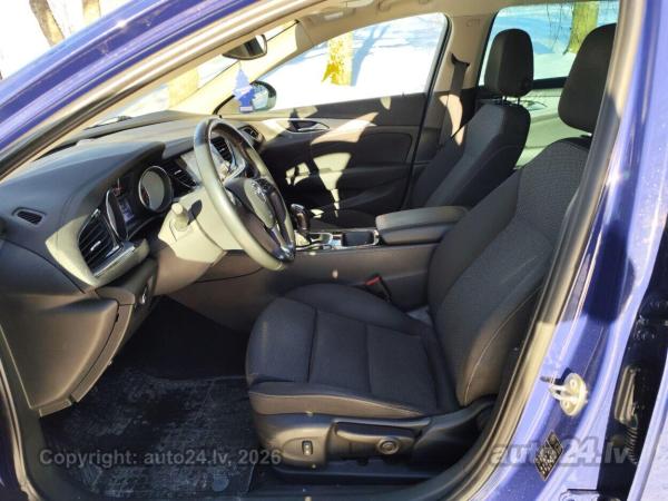 Blue Opel Insignia 2017 in Viljandi, with an engine capacity of 1.60 L and mileage of 233 thousand km for 9600 €, photo 11 on AUTOMOTO.COM.LV