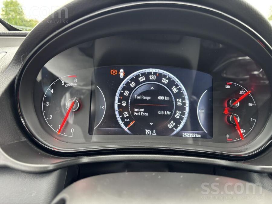 Blue Opel Insignia 2017 in Riga, with an engine capacity of 1.60 L and mileage of 252 thousand km for 6100 €, photo 7 on AUTOMOTO.COM.LV