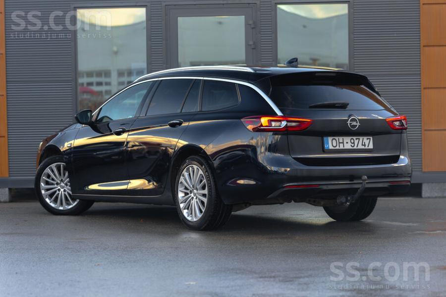 Blue Opel Insignia 2018 in Jelgava, with an engine capacity of 2.00 L and mileage of 230 thousand km for 8790 €, photo 4 on AUTOMOTO.COM.LV