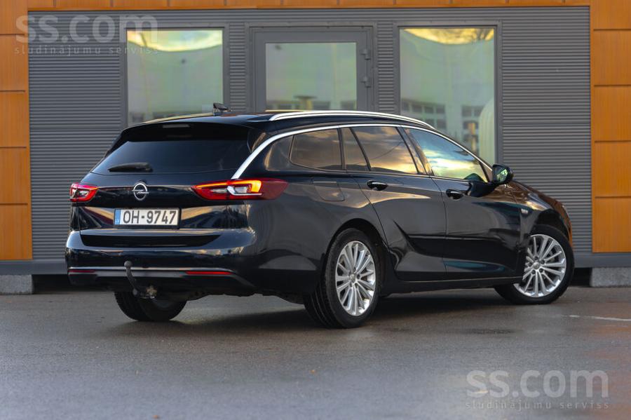 Blue Opel Insignia 2018 in Jelgava, with an engine capacity of 2.00 L and mileage of 230 thousand km for 8790 €, photo 5 on AUTOMOTO.COM.LV