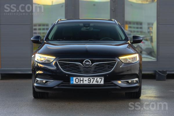 Blue Opel Insignia 2018 in Jelgava, with an engine capacity of 2.00 L and mileage of 230 thousand km for 8790 €, photo 5 on AUTOMOTO.COM.LV