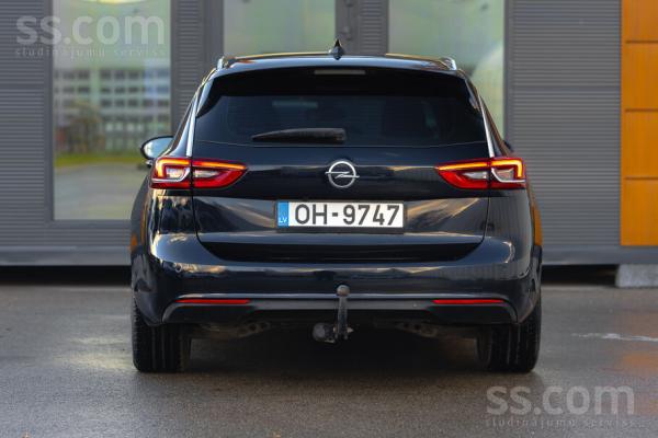 Blue Opel Insignia 2018 in Jelgava, with an engine capacity of 2.00 L and mileage of 230 thousand km for 8790 €, photo 6 on AUTOMOTO.COM.LV
