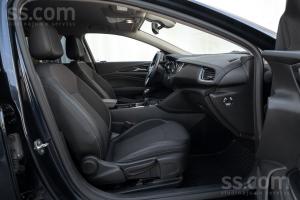 Blue Opel Insignia 2018 in Jelgava, with an engine capacity of 2.00 L and mileage of 230 thousand km for 8790 €, photo 8 on AUTOMOTO.COM.LV