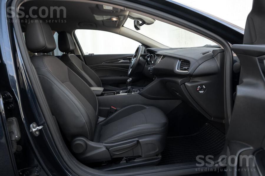 Blue Opel Insignia 2018 in Jelgava, with an engine capacity of 2.00 L and mileage of 230 thousand km for 8790 €, photo 8 on AUTOMOTO.COM.LV