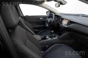 Blue Opel Insignia 2018 in Jelgava, with an engine capacity of 2.00 L and mileage of 230 thousand km for 8790 €, photo 9 on AUTOMOTO.COM.LV