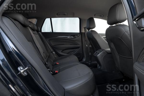 Blue Opel Insignia 2018 in Jelgava, with an engine capacity of 2.00 L and mileage of 230 thousand km for 8790 €, photo 9 on AUTOMOTO.COM.LV
