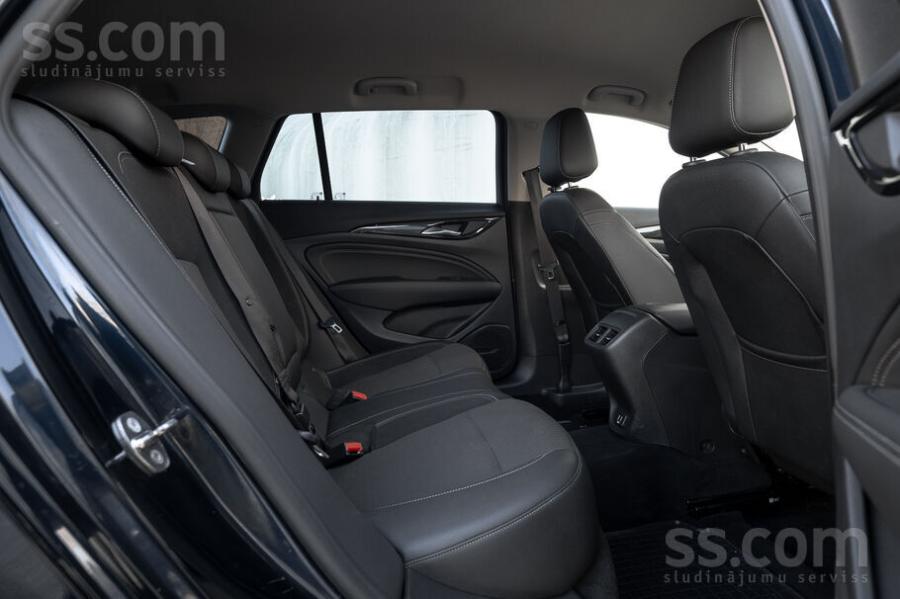 Blue Opel Insignia 2018 in Jelgava, with an engine capacity of 2.00 L and mileage of 230 thousand km for 8790 €, photo 10 on AUTOMOTO.COM.LV