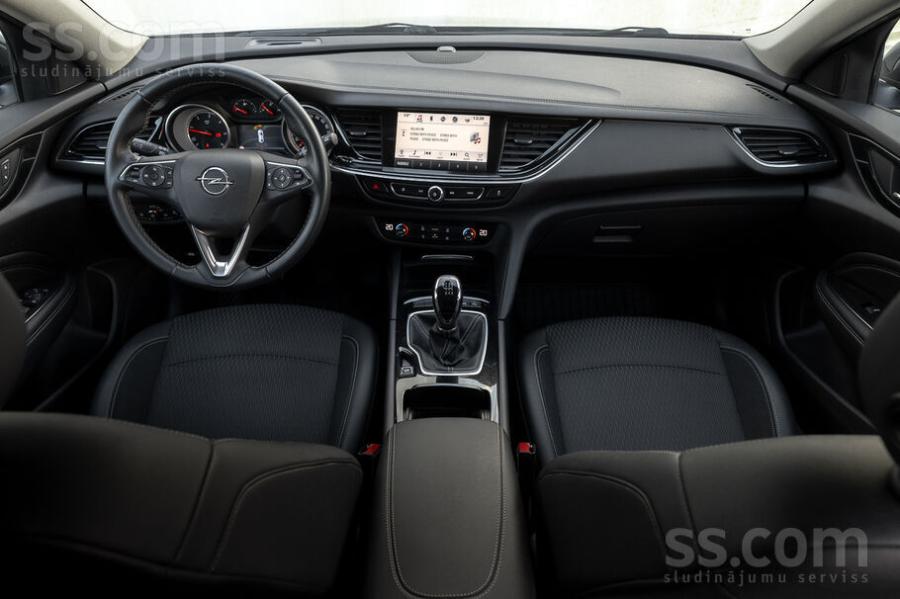 Blue Opel Insignia 2018 in Jelgava, with an engine capacity of 2.00 L and mileage of 230 thousand km for 8790 €, photo 12 on AUTOMOTO.COM.LV