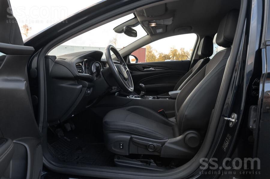 Blue Opel Insignia 2018 in Jelgava, with an engine capacity of 2.00 L and mileage of 230 thousand km for 8790 €, photo 15 on AUTOMOTO.COM.LV
