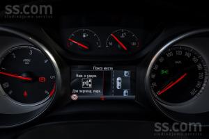 Blue Opel Insignia 2018 in Jelgava, with an engine capacity of 2.00 L and mileage of 230 thousand km for 8790 €, photo 16 on AUTOMOTO.COM.LV