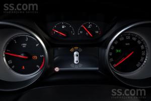 Blue Opel Insignia 2018 in Jelgava, with an engine capacity of 2.00 L and mileage of 230 thousand km for 8790 €, photo 20 on AUTOMOTO.COM.LV