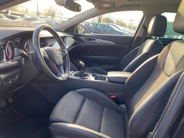 Blue Opel Insignia 2018 in Riga, with an engine capacity of 1.60 L and mileage of 205 thousand km for 10950 €, photo 7 on AUTOMOTO.COM.LV