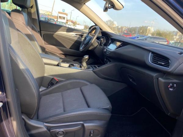 Blue Opel Insignia 2018 in Riga, with an engine capacity of 1.60 L and mileage of 205 thousand km for 10950 €, photo 10 on AUTOMOTO.COM.LV
