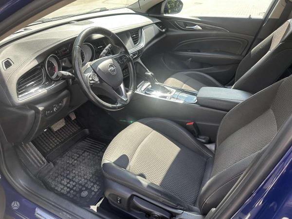 Blue Opel Insignia 2018 in Telschi, with an engine capacity of 1.60 L and mileage of 192 thousand km for 9300 €, photo 9 on AUTOMOTO.COM.LV