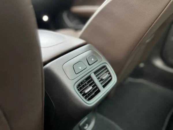 Blue Opel Insignia 2019 in Riga, with an engine capacity of 2.00 L and mileage of 175 thousand km for 16800 €, photo 5 on AUTOMOTO.COM.LV