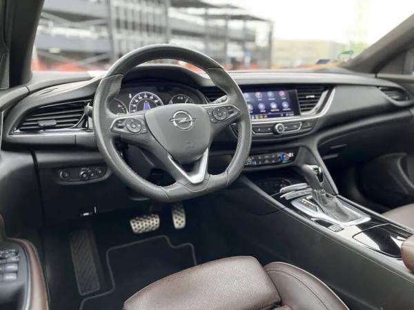 Blue Opel Insignia 2019 in Riga, with an engine capacity of 2.00 L and mileage of 175 thousand km for 16800 €, photo 6 on AUTOMOTO.COM.LV