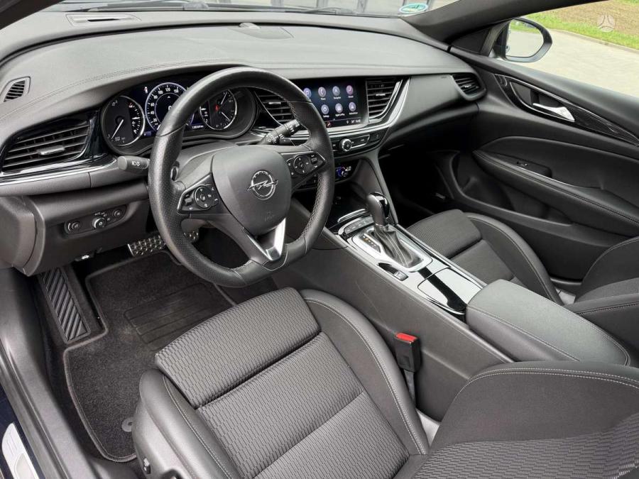 Blue Opel Insignia 2019 in Marijampole, with an engine capacity of 1.96 L and mileage of 138 thousand km for 12600 €, photo 3 on AUTOMOTO.COM.LV