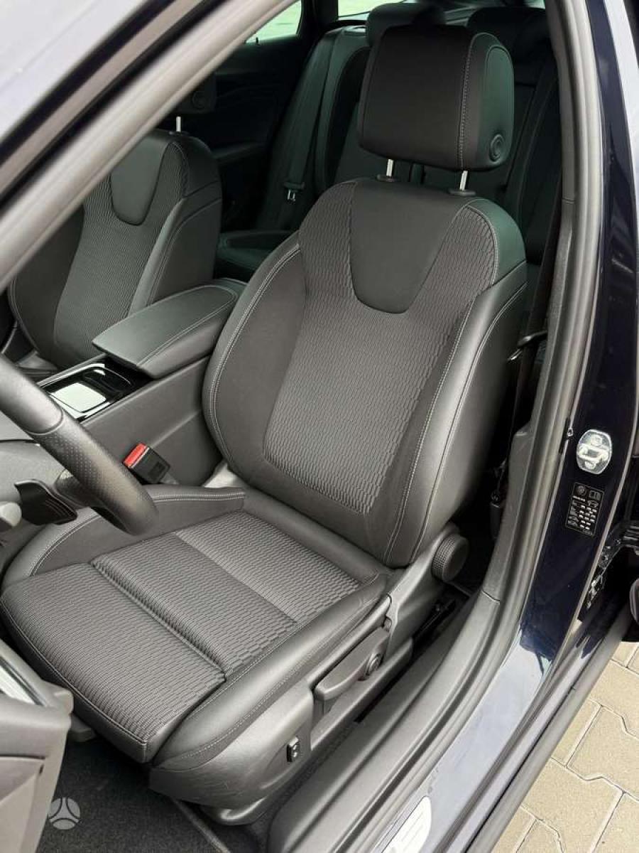 Blue Opel Insignia 2019 in Marijampole, with an engine capacity of 1.96 L and mileage of 138 thousand km for 12600 €, photo 19 on AUTOMOTO.COM.LV
