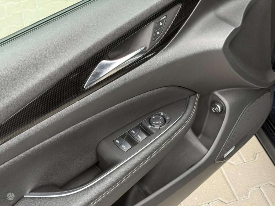 Blue Opel Insignia 2019 in Marijampole, with an engine capacity of 1.96 L and mileage of 138 thousand km for 12600 €, photo 23 on AUTOMOTO.COM.LV