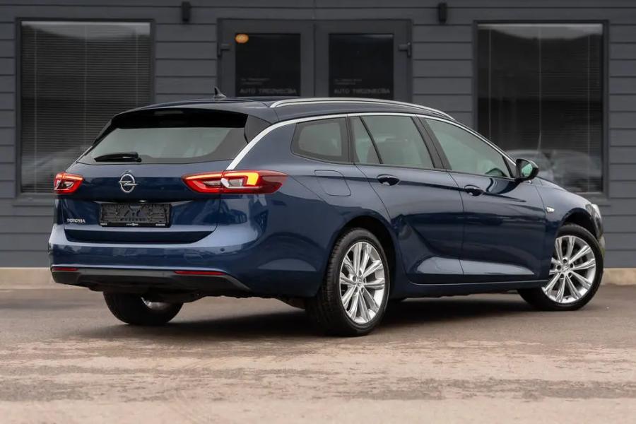 Blue Opel Insignia 2020 in Jelgava, with an engine capacity of 1.50 L and mileage of 179 thousand km for 15950 €, photo 5 on AUTOMOTO.COM.LV