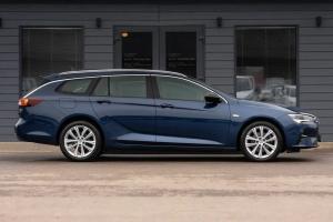 Blue Opel Insignia 2020 in Jelgava, with an engine capacity of 1.50 L and mileage of 179 thousand km for 15950 €, photo 7 on AUTOMOTO.COM.LV