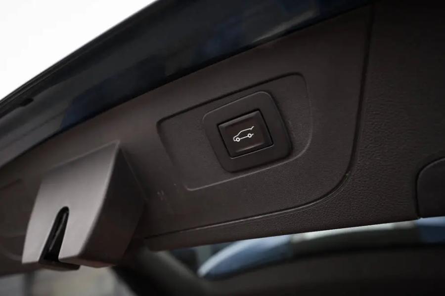 Blue Opel Insignia 2020 in Jelgava, with an engine capacity of 1.50 L and mileage of 179 thousand km for 15950 €, photo 13 on AUTOMOTO.COM.LV