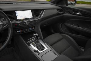 Blue Opel Insignia 2020 in Jelgava, with an engine capacity of 1.50 L and mileage of 179 thousand km for 15950 €, photo 15 on AUTOMOTO.COM.LV